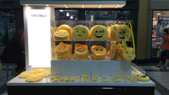 South Premium Outlets Las Vegas | THE EMOJI