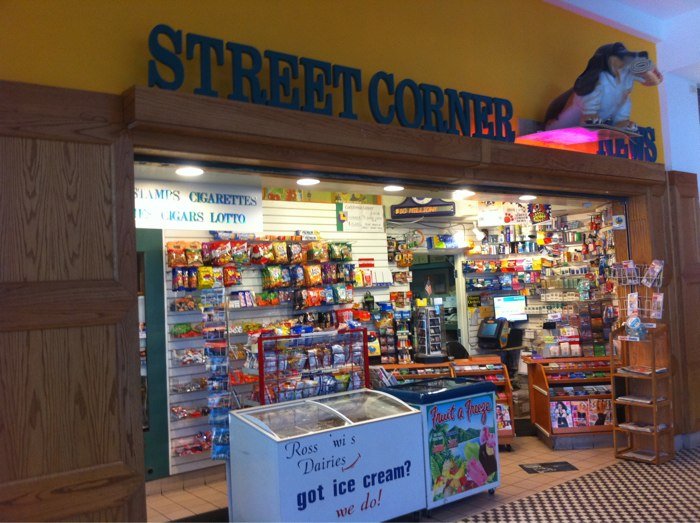 MainPlace Mall | Street Corner
