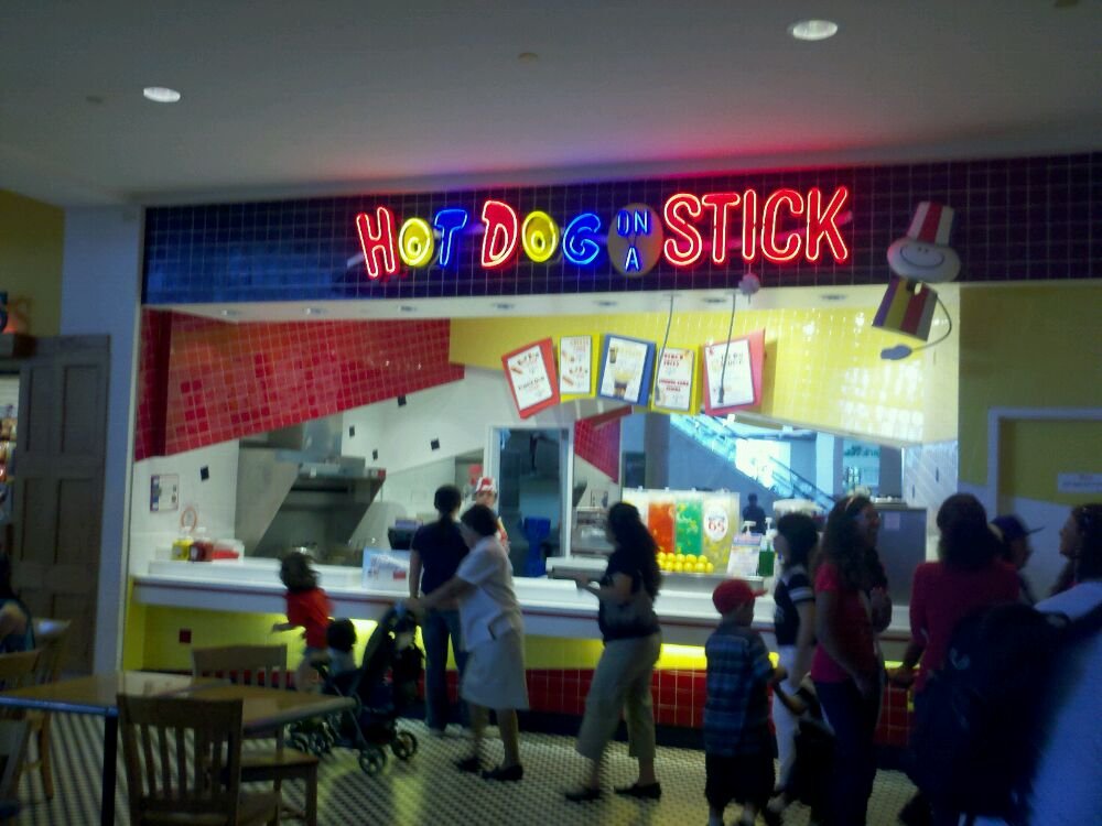 MainPlace Mall | Hot Dog on a Stick