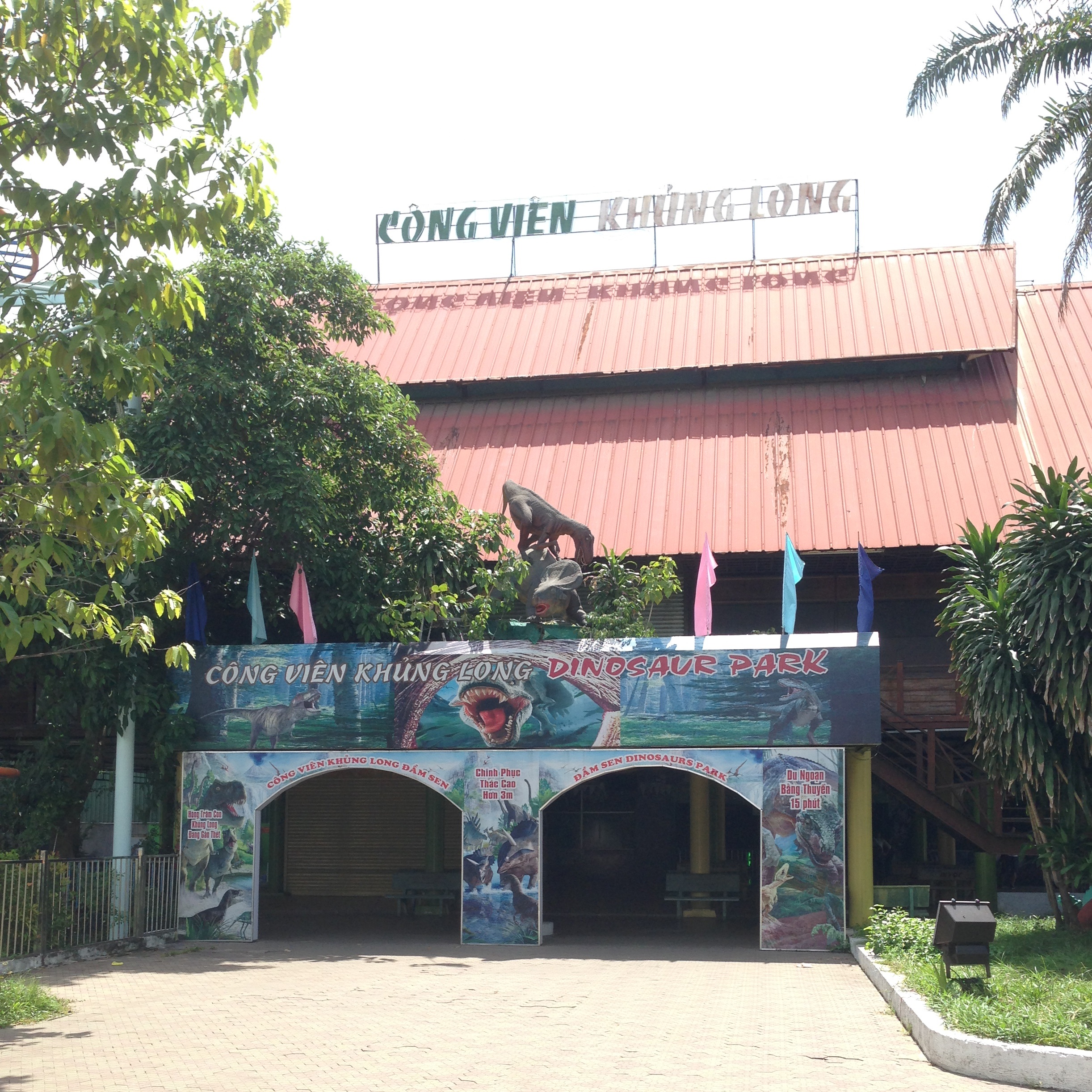 Dam Sen park | Công viên Khủng Long