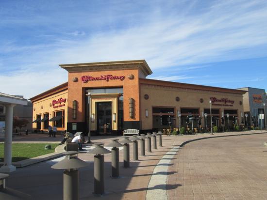 Freehold Raceway Mall | The Cheesecake Factory