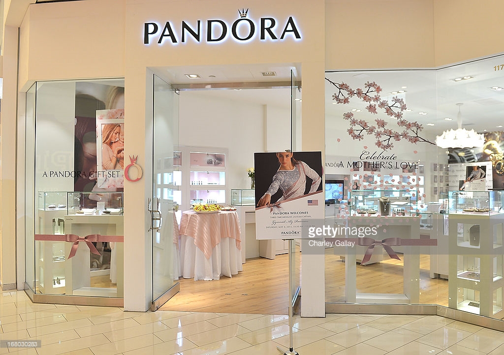 Desert Hills Premium Outlets | Pandora